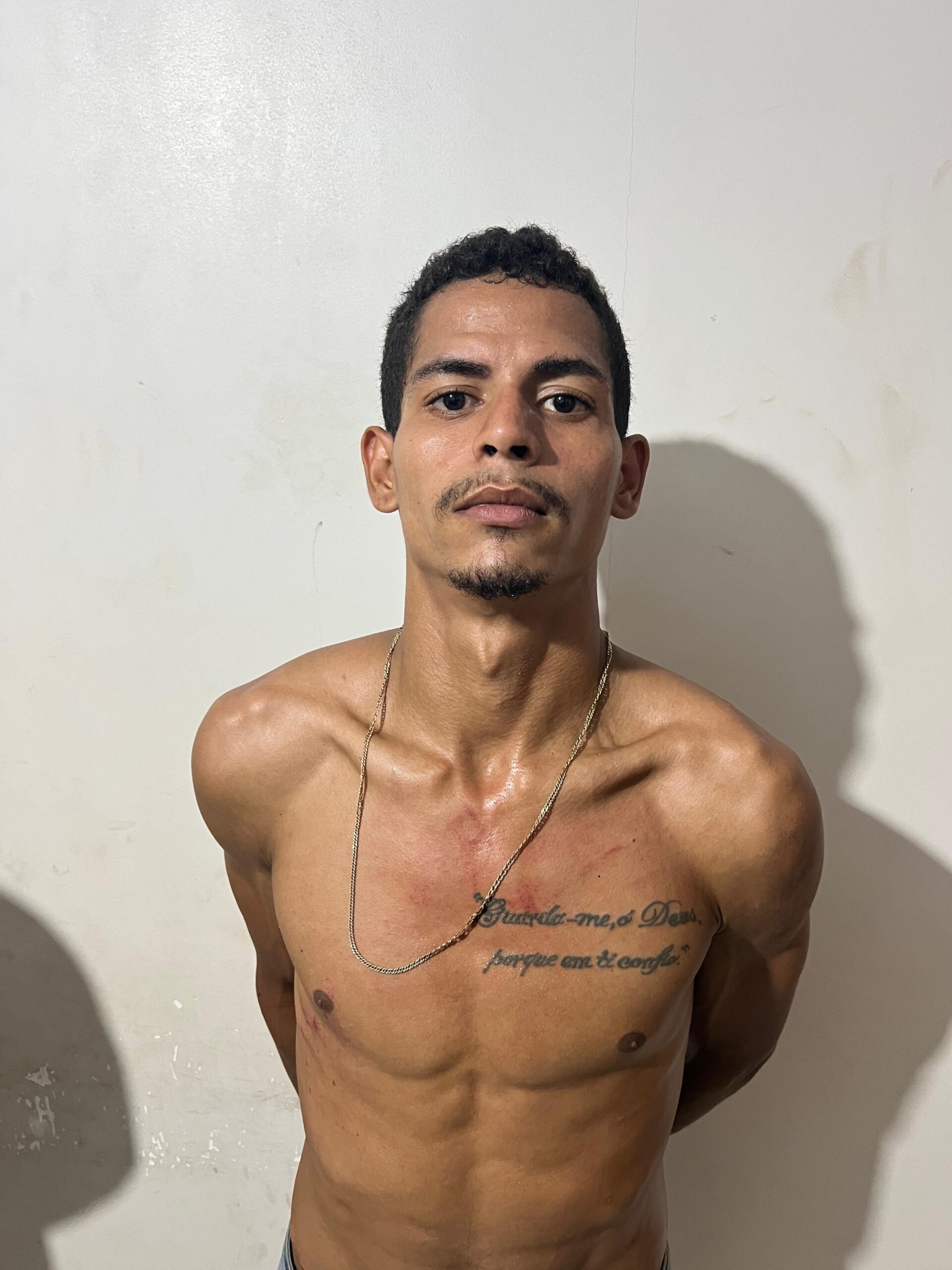 Dupla que cometia assaltos na cidade leva surra de populares no Bairro ...