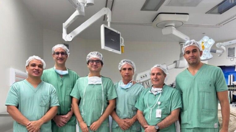 Especialista que operou Bolsonaro recebe homenagem emocionada de médico ...